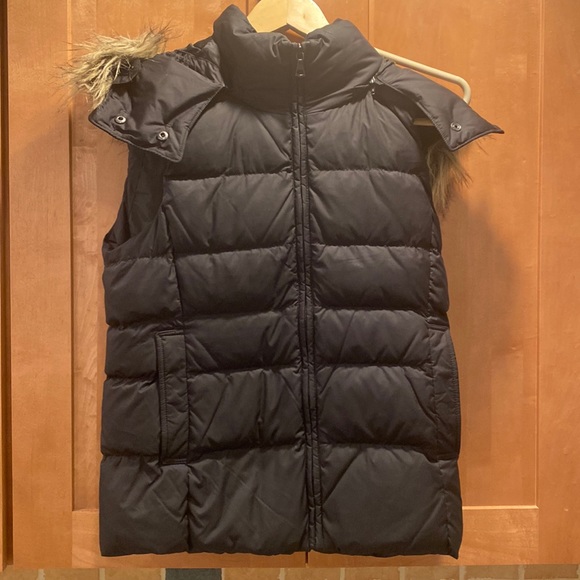 Uniqlo | Jackets & Coats | Unlo Black Down Filled Puffer Vest With Faux ...